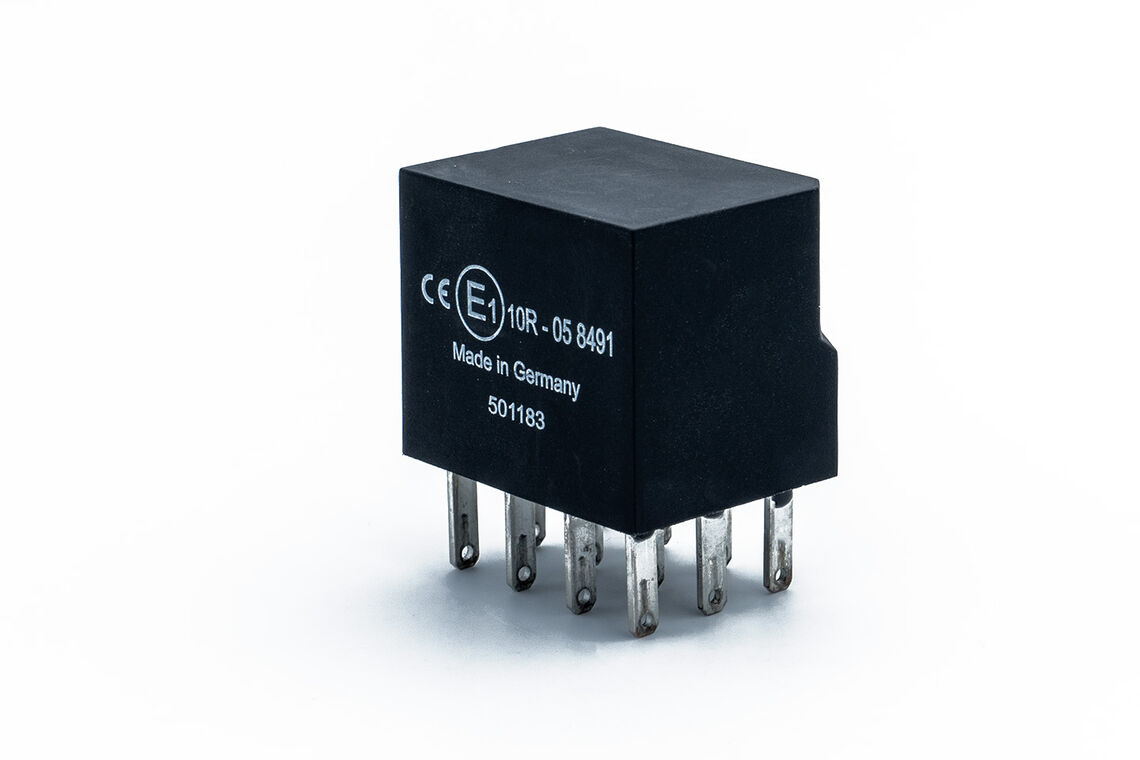 MicroPlex® 7X - the smallest CAN controller with 7 I/Os